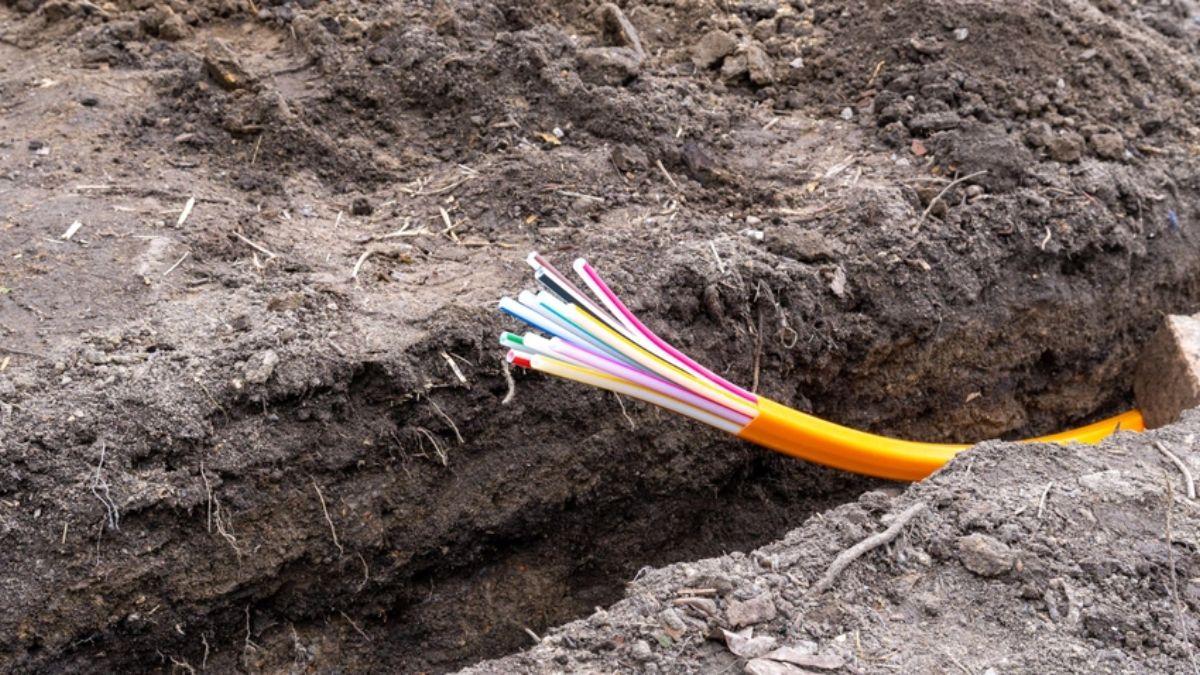 Pune: PMC Cuts Unauthorized Optical Fiber Cables Causing Severe ...